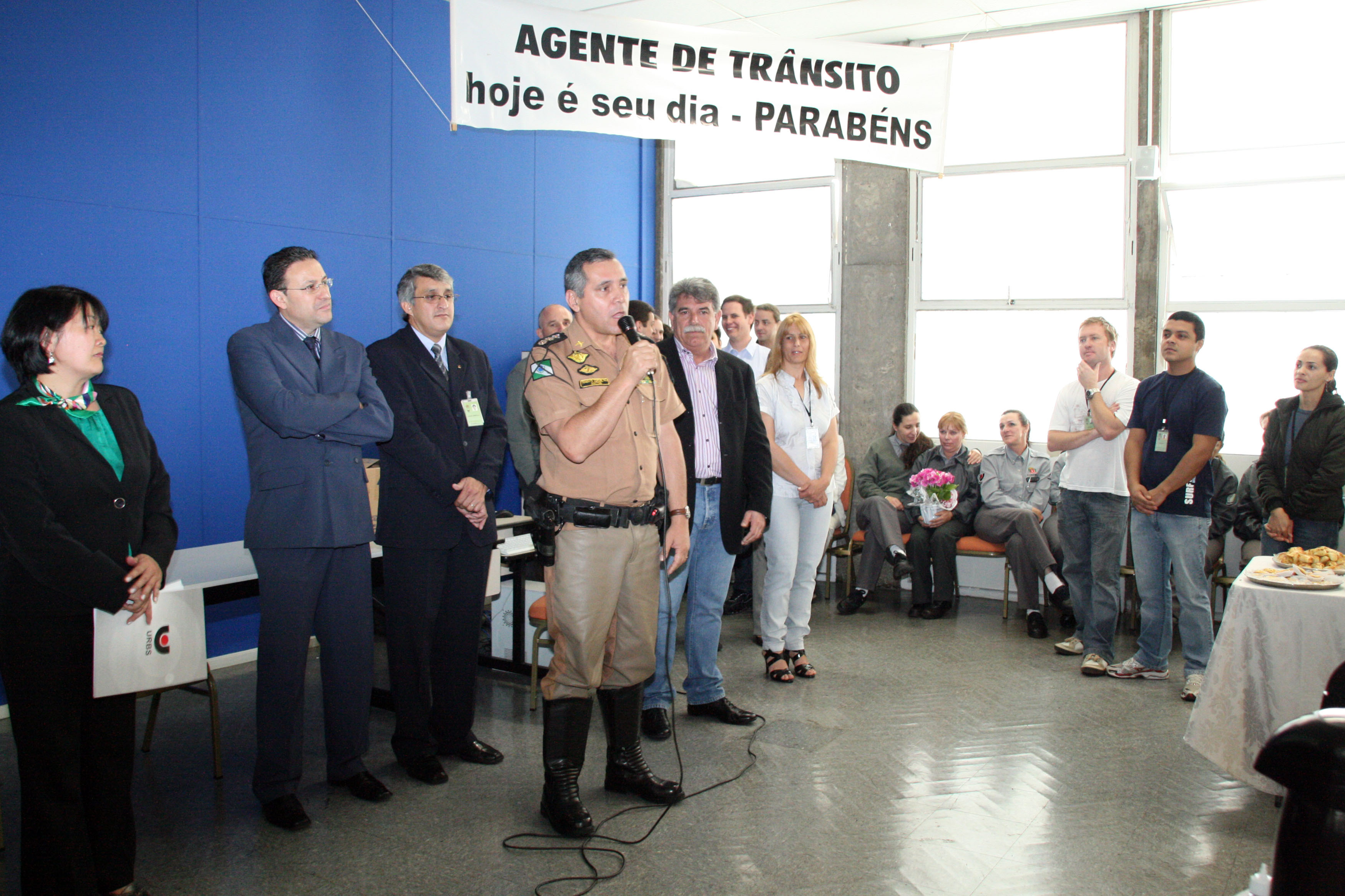 Mais antiga agente de trânsito de Curitiba recebe homenagem ...