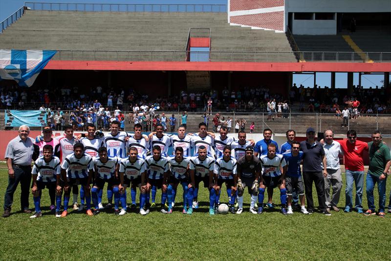 Prefeito dá pontapé inicial na partida final da Copa Kaiser ...
