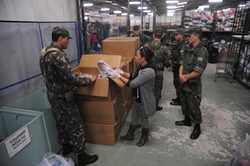 Curitibanos atendem com solidariedade as vítimas da chuva - Prefeitura ...