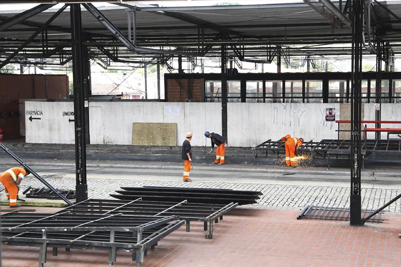 Passageiros já percebem melhorias no Terminal Santa Cândida ...