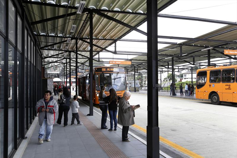 Passageiros já percebem melhorias no Terminal Santa Cândida ...