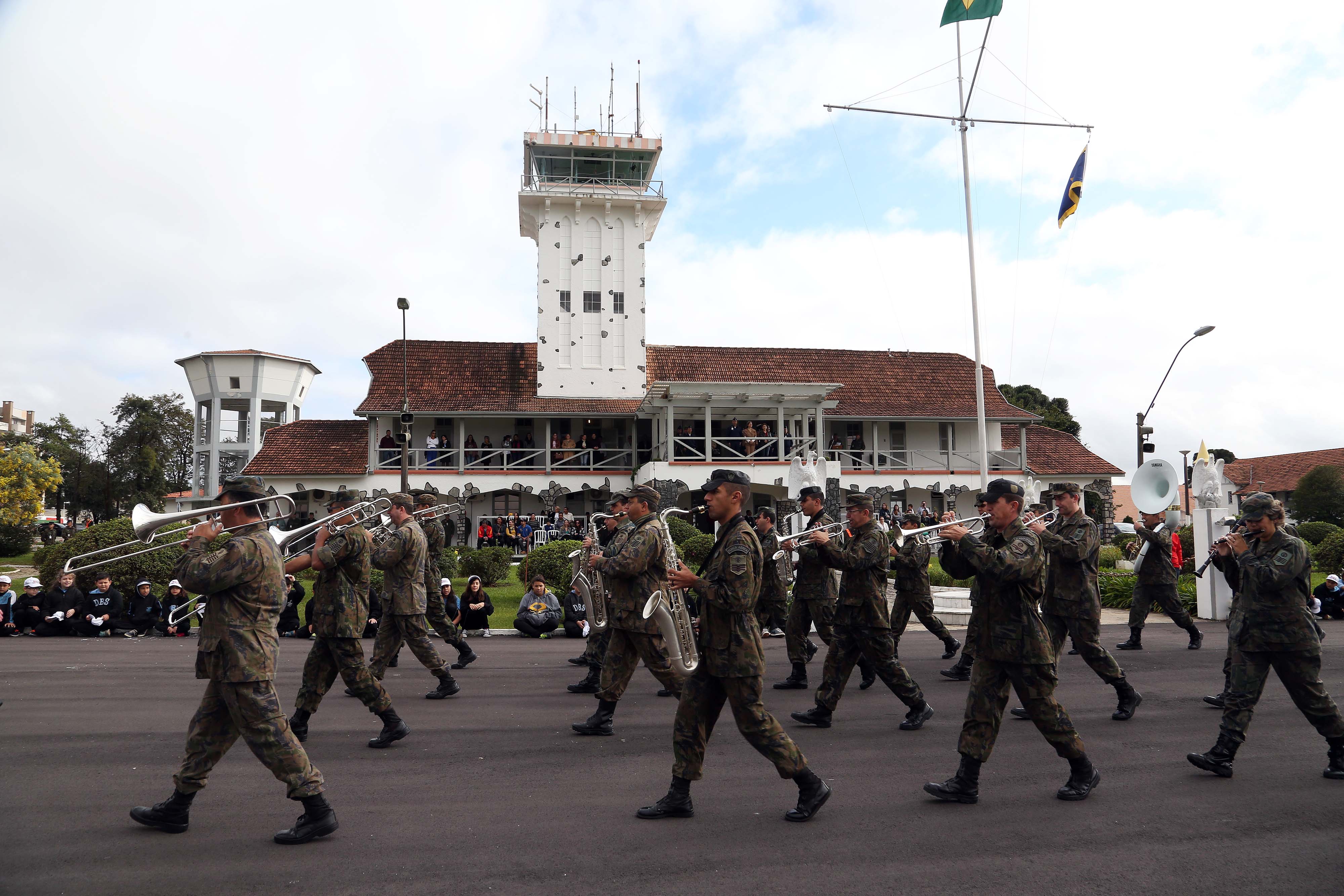 Estudantes têm atividades esportivas e culturais na área do Cindacta II ...