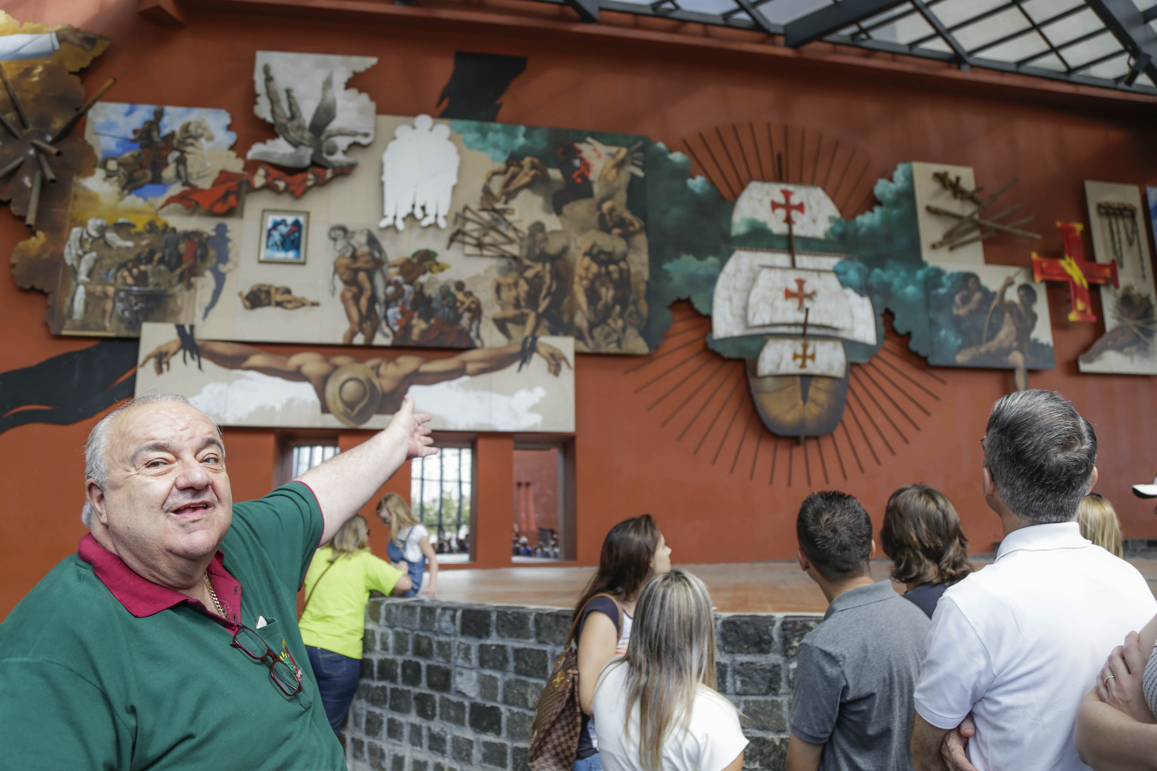 História de Curitiba é apresentada em caminhada pelo Centro Histórico ...