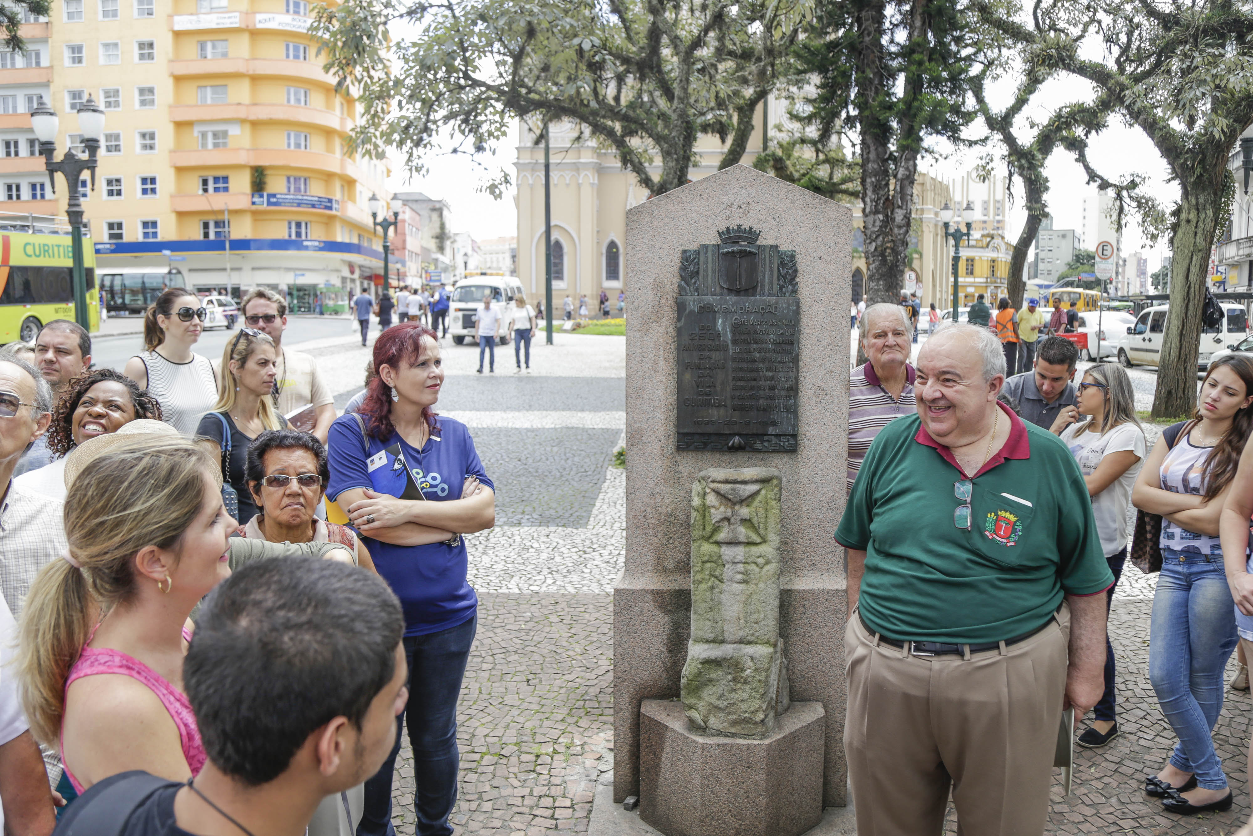 História de Curitiba é apresentada em caminhada pelo Centro Histórico ...