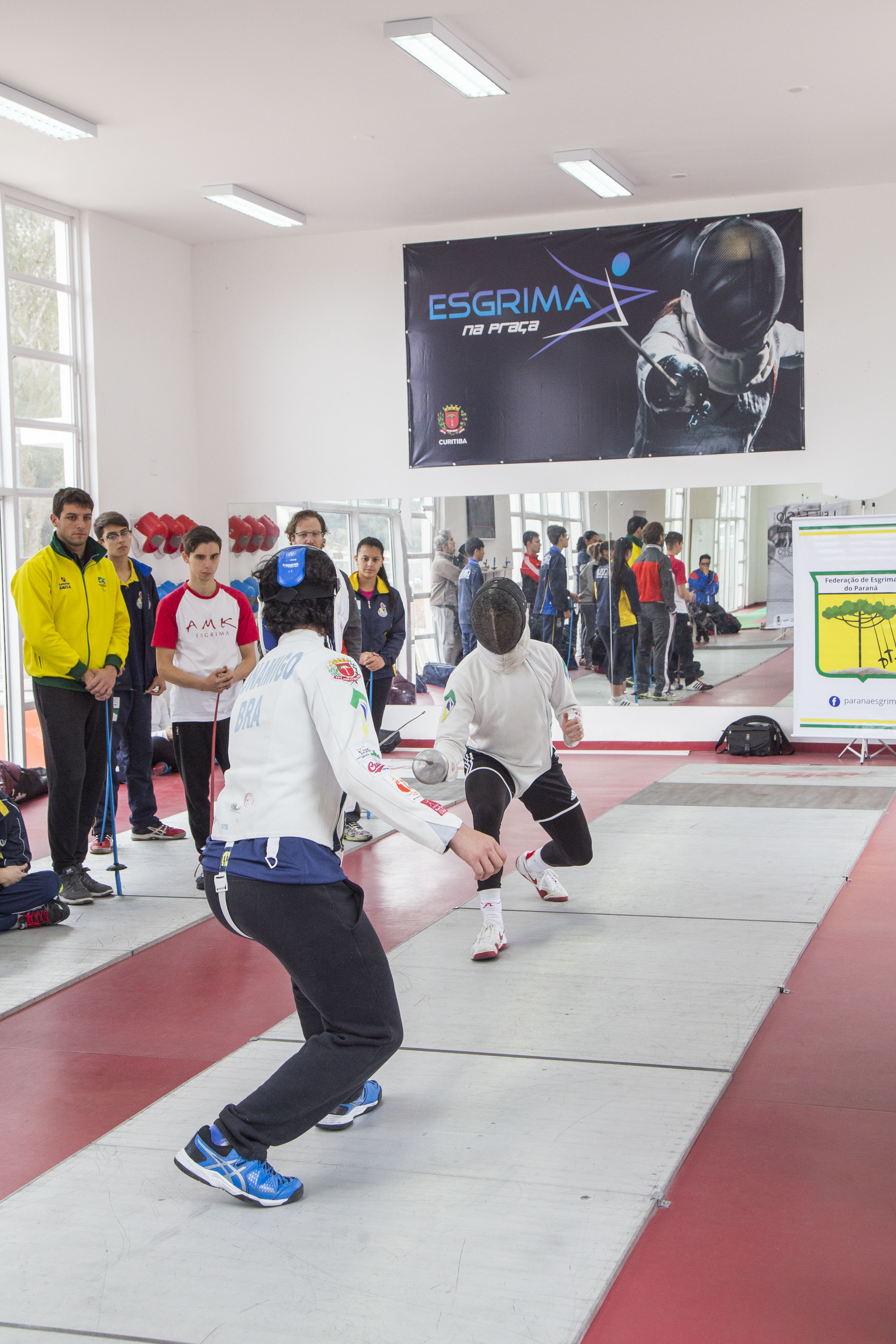 Esgrima na praça aproxima o tradicional esporte olímpico das famílias ...