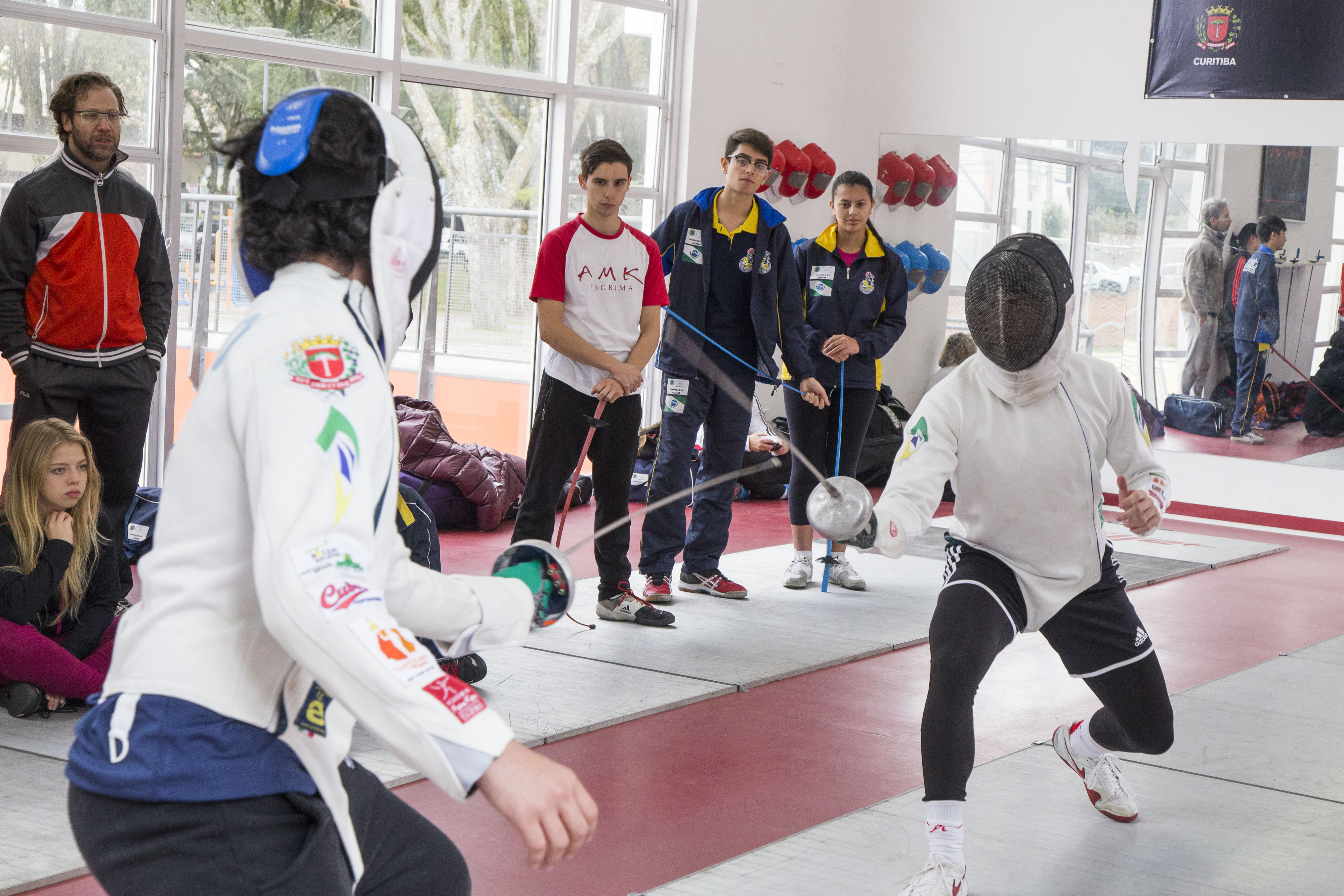 Esgrima na praça aproxima o tradicional esporte olímpico das famílias ...