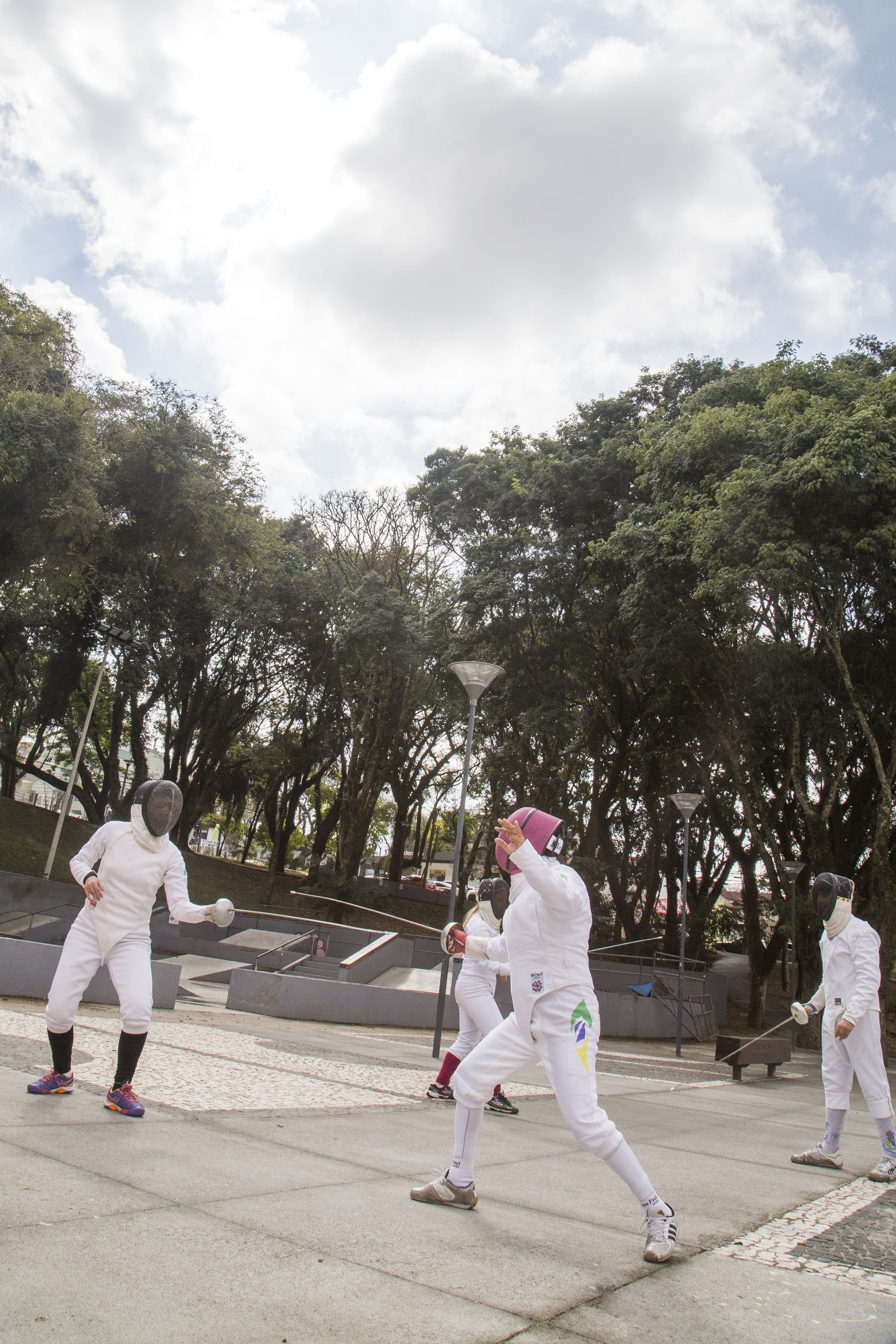 Esgrima na praça aproxima o tradicional esporte olímpico das famílias ...
