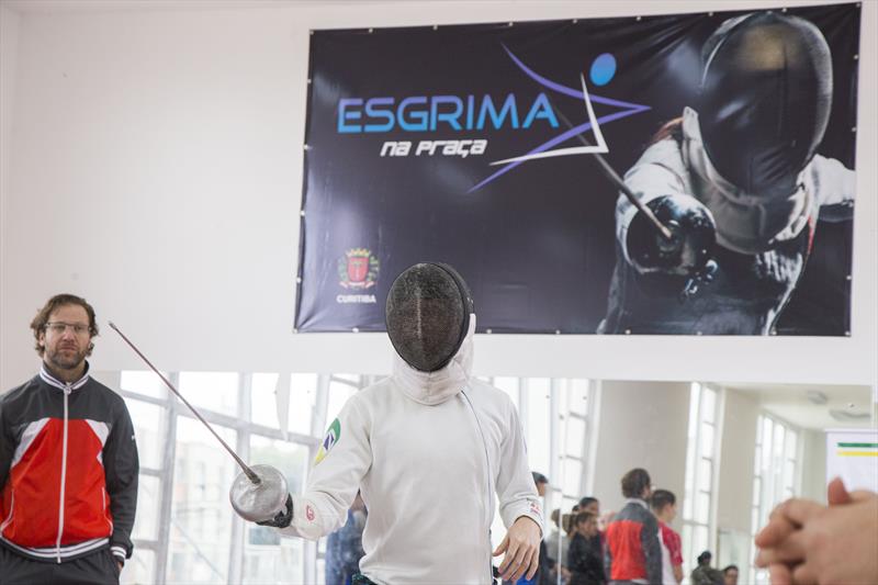 Esgrima na praça aproxima o tradicional esporte olímpico das famílias ...