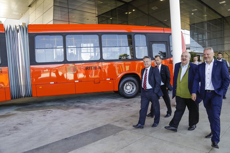 Volvo celebra 40 anos de chegada à CIC e parceria com a cidade ...