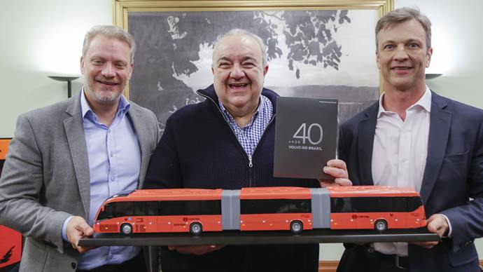 Volvo comemora 40 anos de Brasil na Cidade Industrial de Curitiba ...