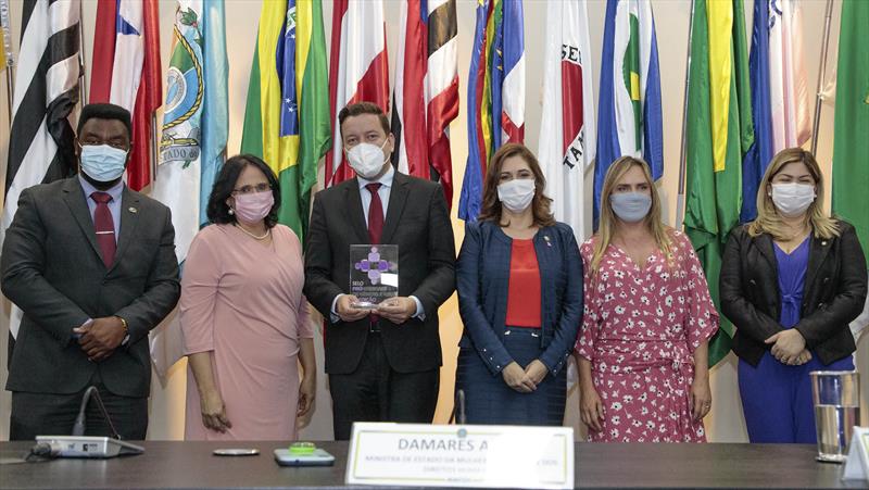 Curitiba Recebe Selo Pró Equidade De Gênero E Raça Pela Terceira Vez