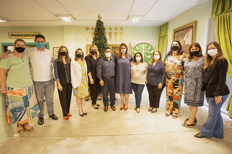 Professores recebem homenagens por dedicação à qualidade do ensino ...