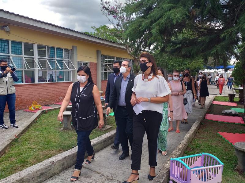 Equipe do MEC visita escola municipal e conhece Farol do Saber e ...