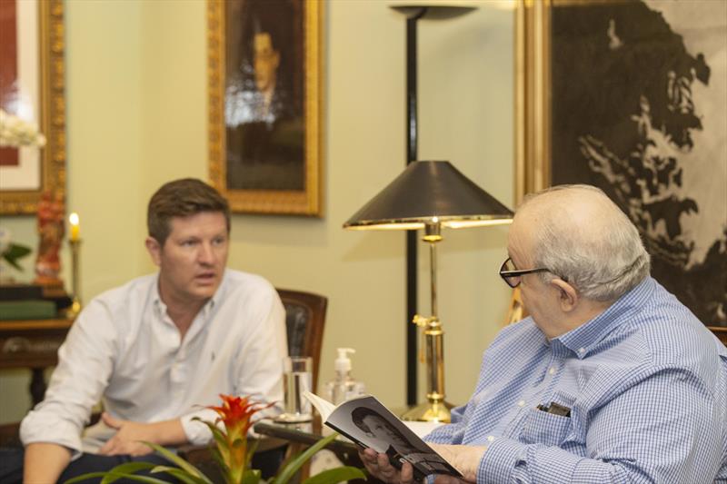 Greca é convidado para lançamento de livro sobre gestão pública ...