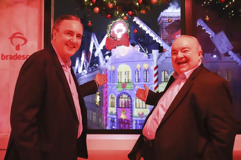 É Natal: público canta junto com as crianças do Coral Bradesco em noite ...