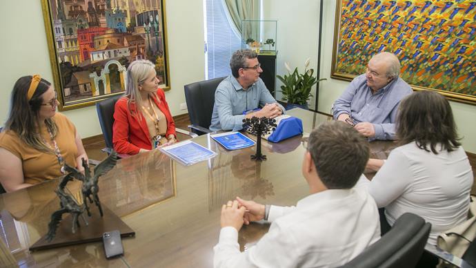 Viacredi apresenta plano de expansão para Curitiba - Prefeitura de Curitiba