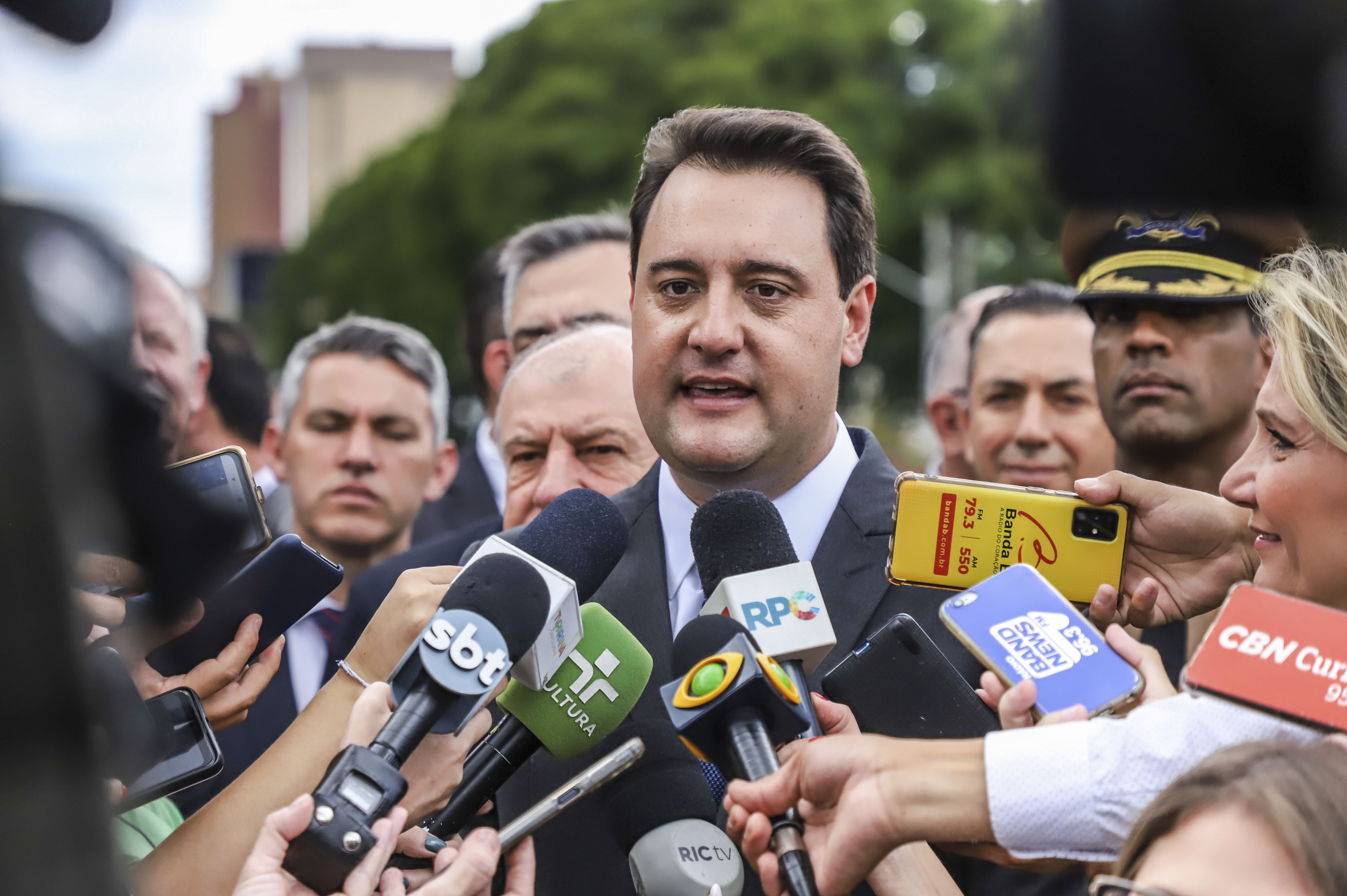 Greca representa prefeitos de todo o Paraná na posse de Ratinho Júnior ...