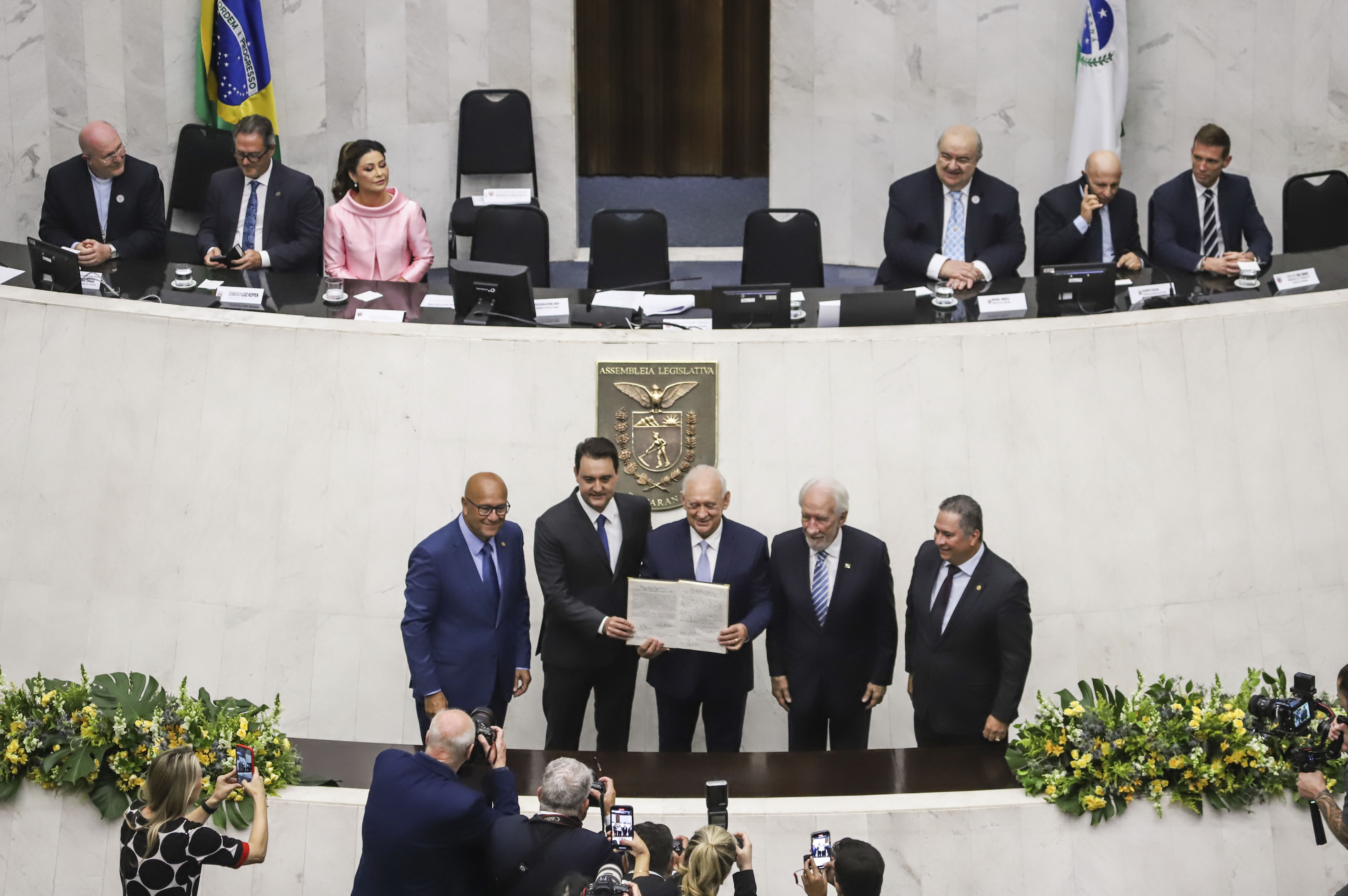 Greca representa prefeitos de todo o Paraná na posse de Ratinho Júnior ...