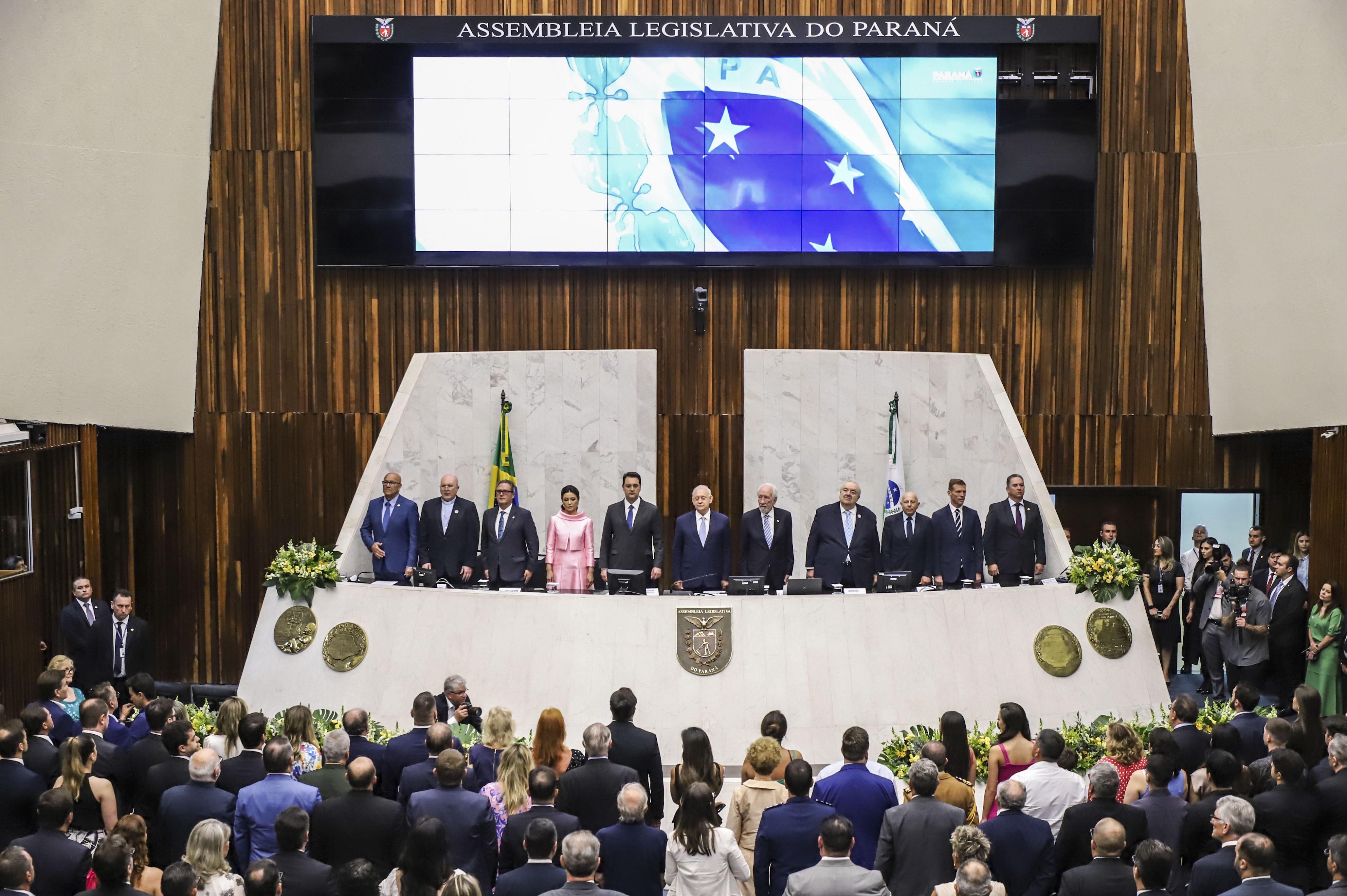 Greca representa prefeitos de todo o Paraná na posse de Ratinho Júnior ...