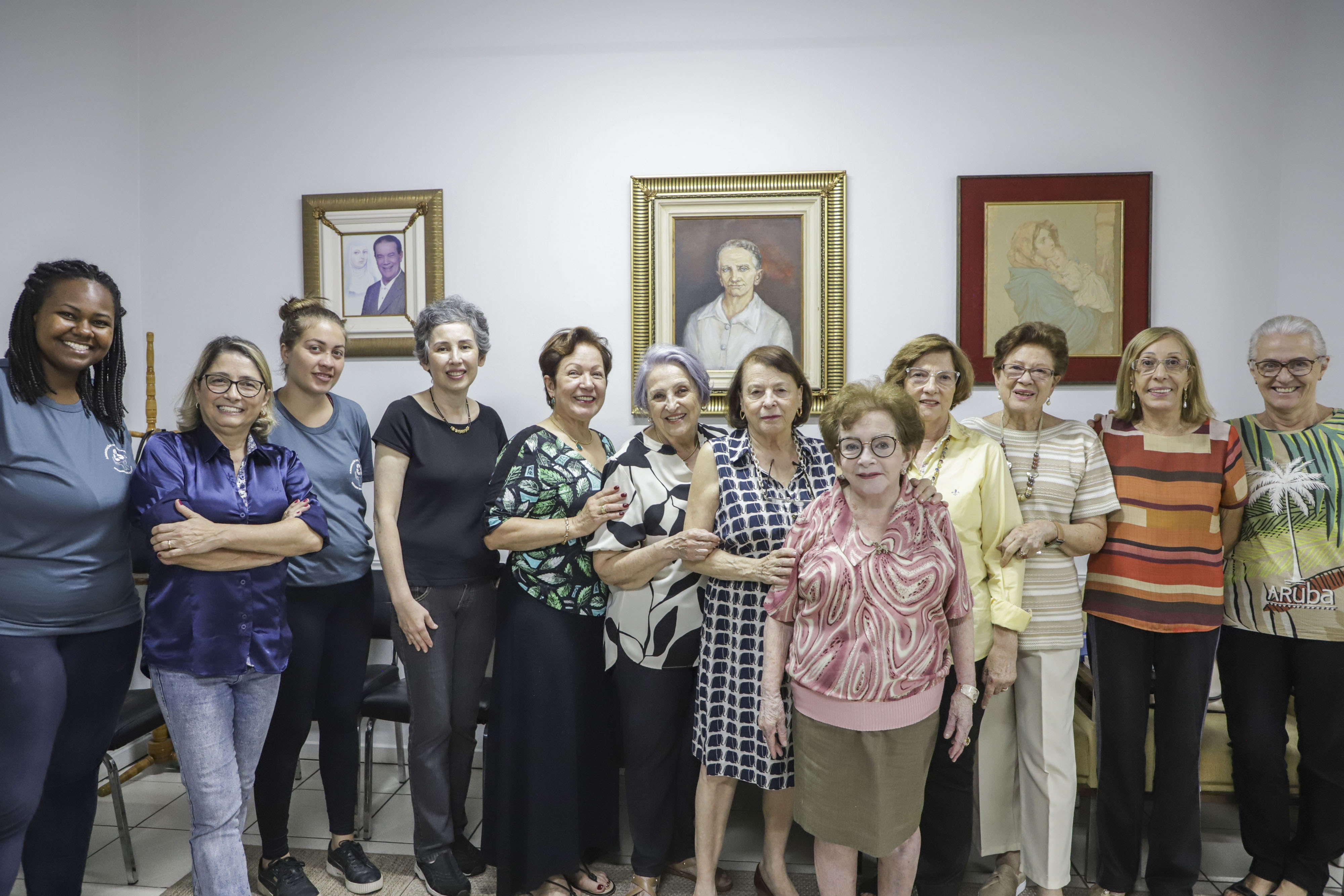Voluntárias de Curitiba costuram enxovais para bebês das gestantes do ...