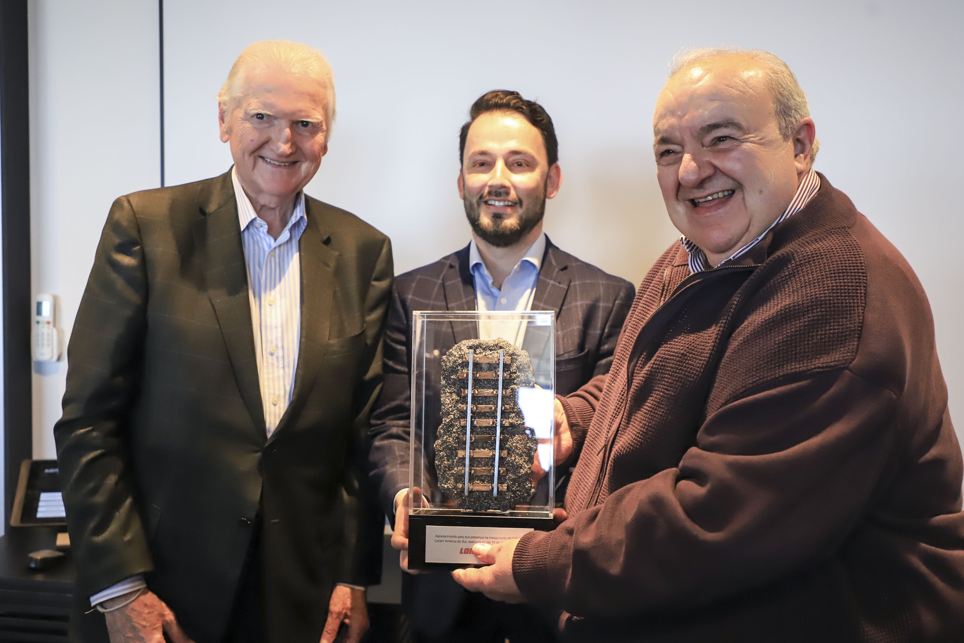 Líder mundial em manutenção de trilhos, Loram abre sede em Curitiba ...