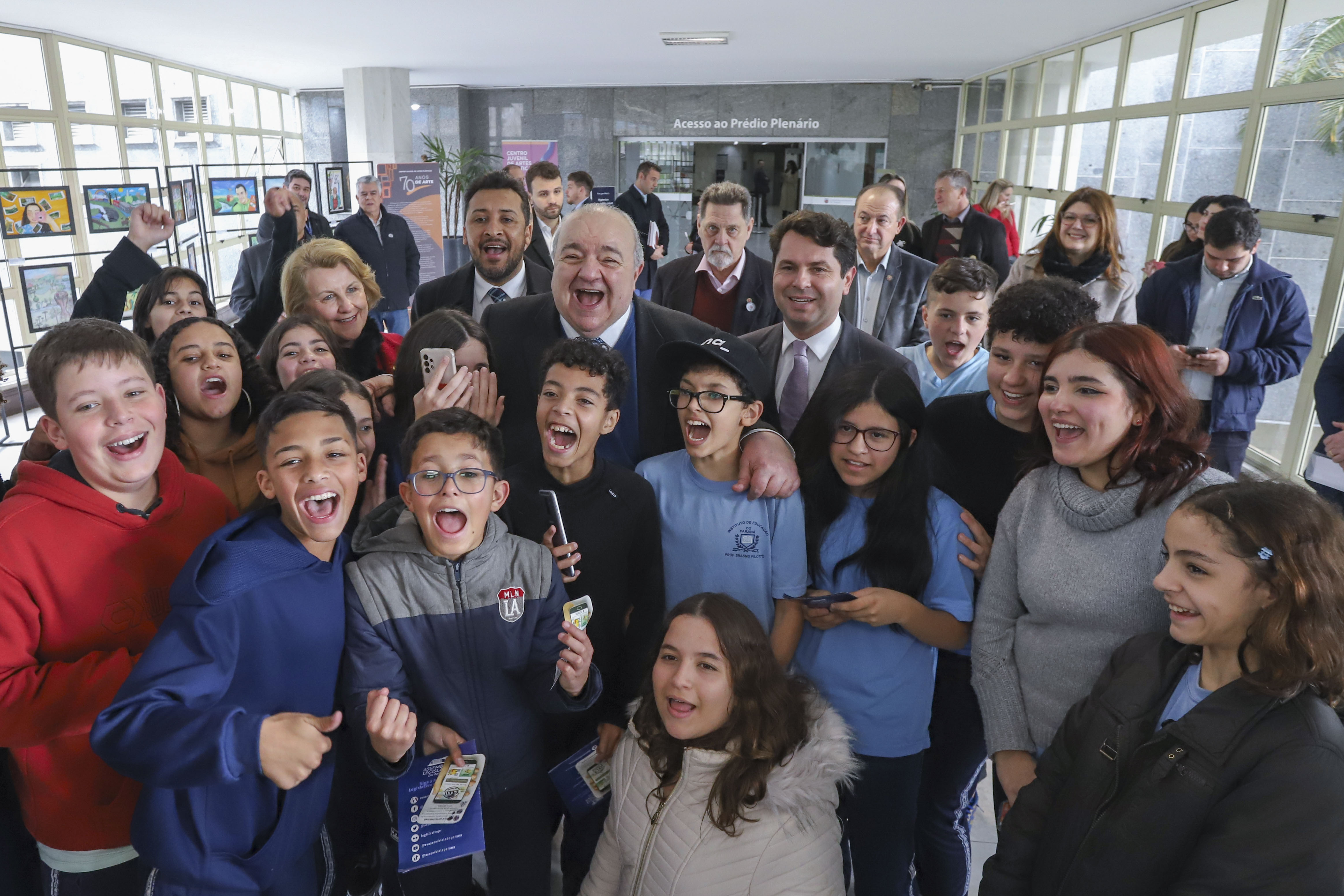 Greca dá aula sobre a história do Paraná na Assembleia Legislativa ...