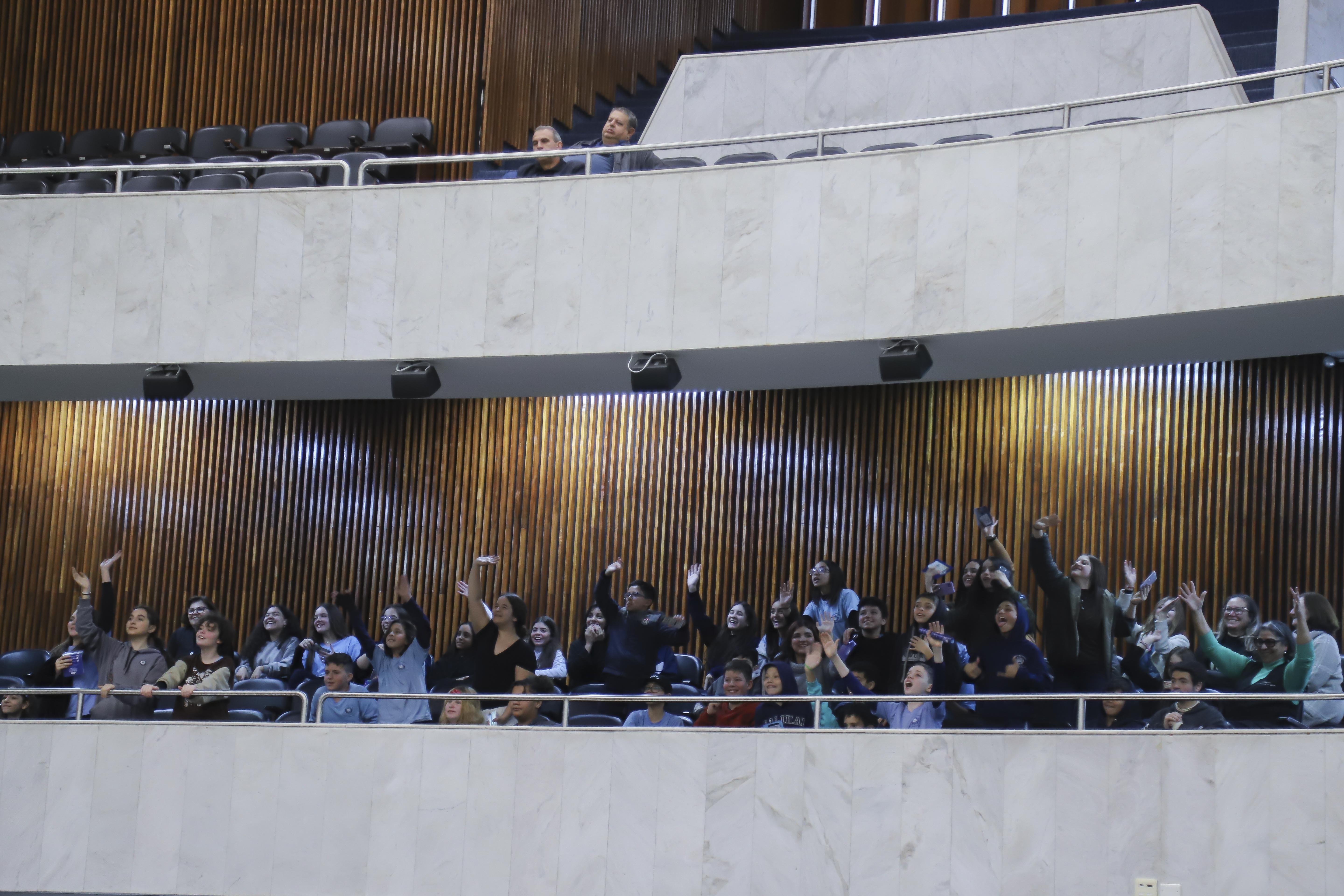 Greca dá aula sobre a história do Paraná na Assembleia Legislativa ...