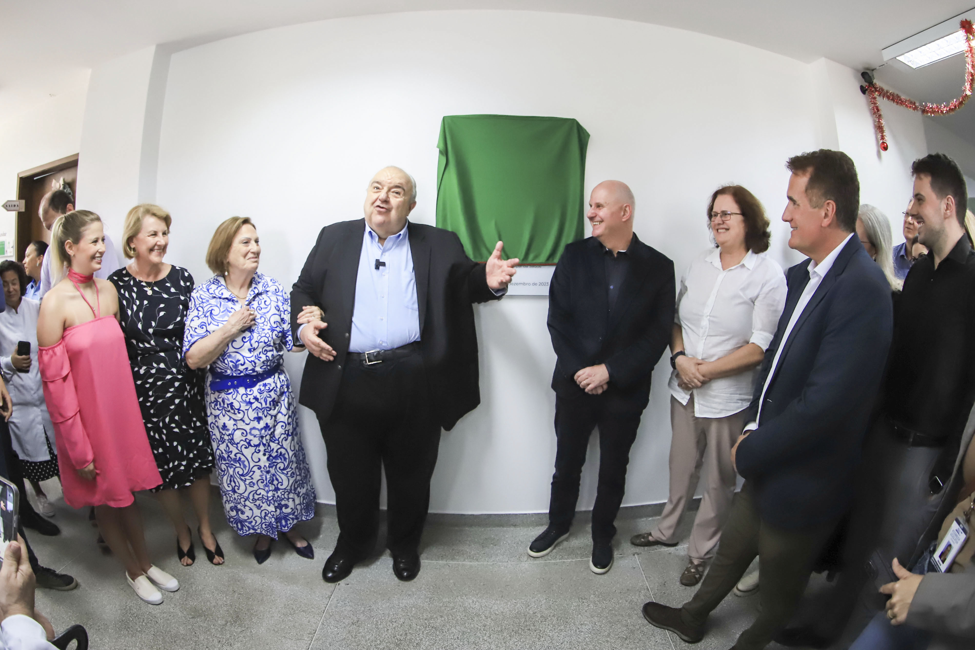 Greca homenageia Prof. Leo Kriger com nome do Centro de Especialidades ...