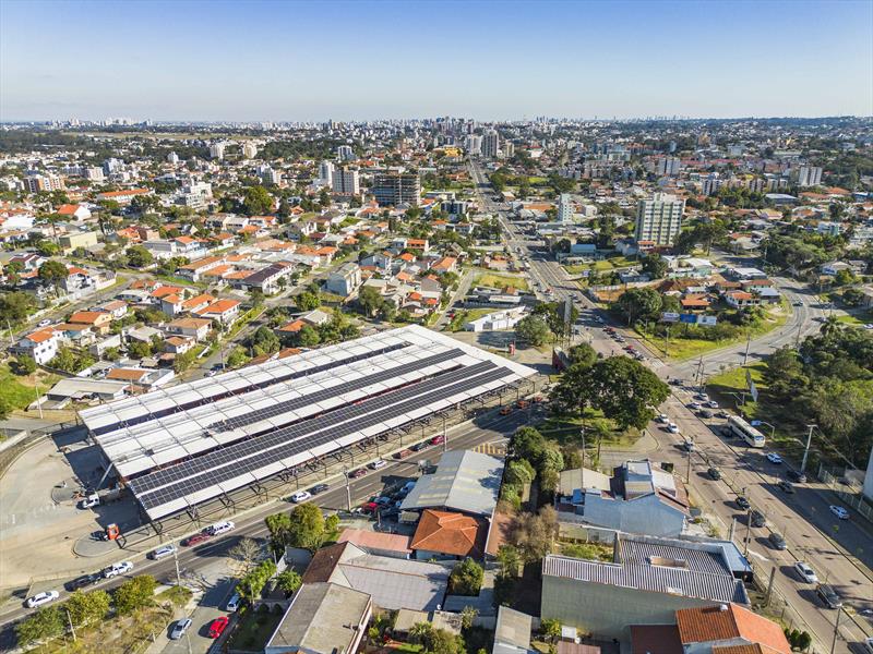 Módulos fotovoltaicos avançam na cobertura do terminal de ônibus e ...