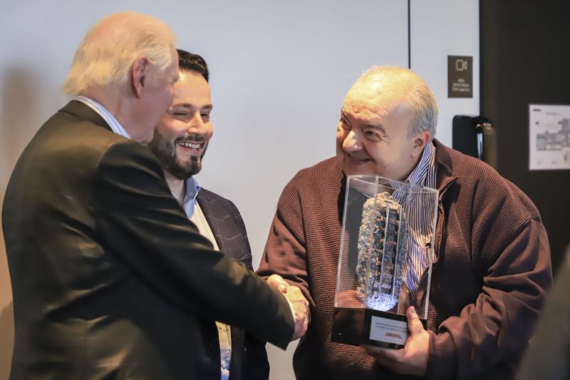 Líder mundial em manutenção de trilhos, Loram abre sede em Curitiba ...