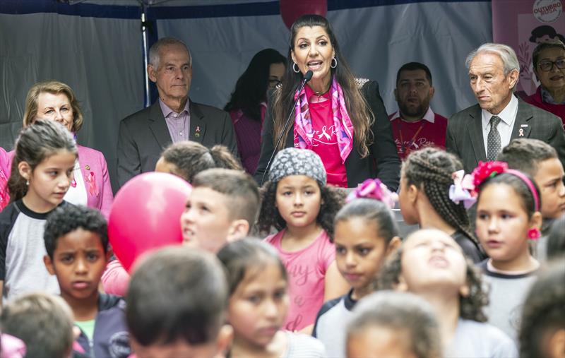 Música, balões e muito rosa abrem o mês de prevenção ao câncer de mama ...