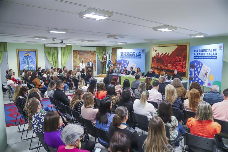 Este material representa o direito de ir além, diz Greca ao lançar ...