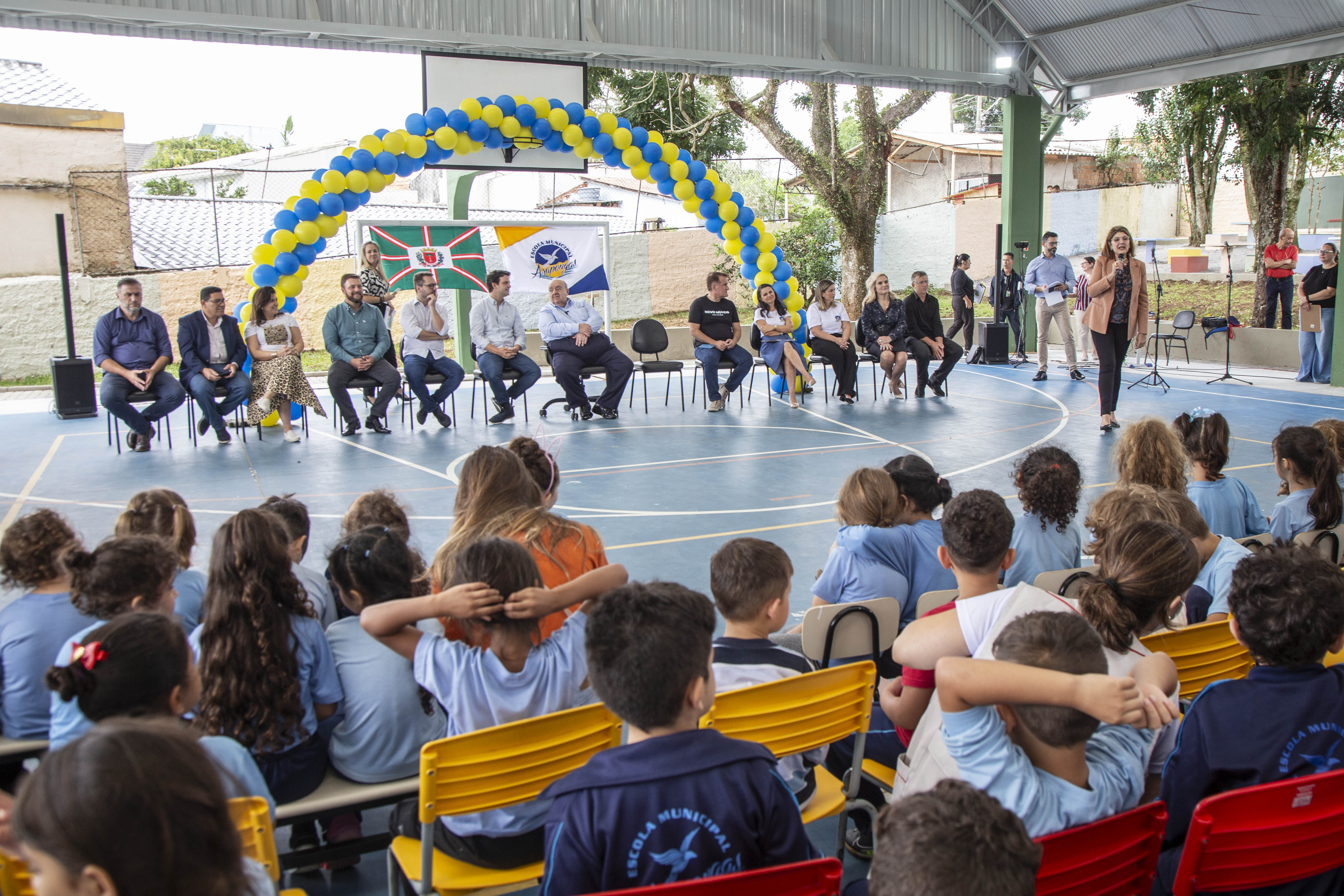 Nova quadra coberta vai atender 200 estudantes de escola municipal de ...
