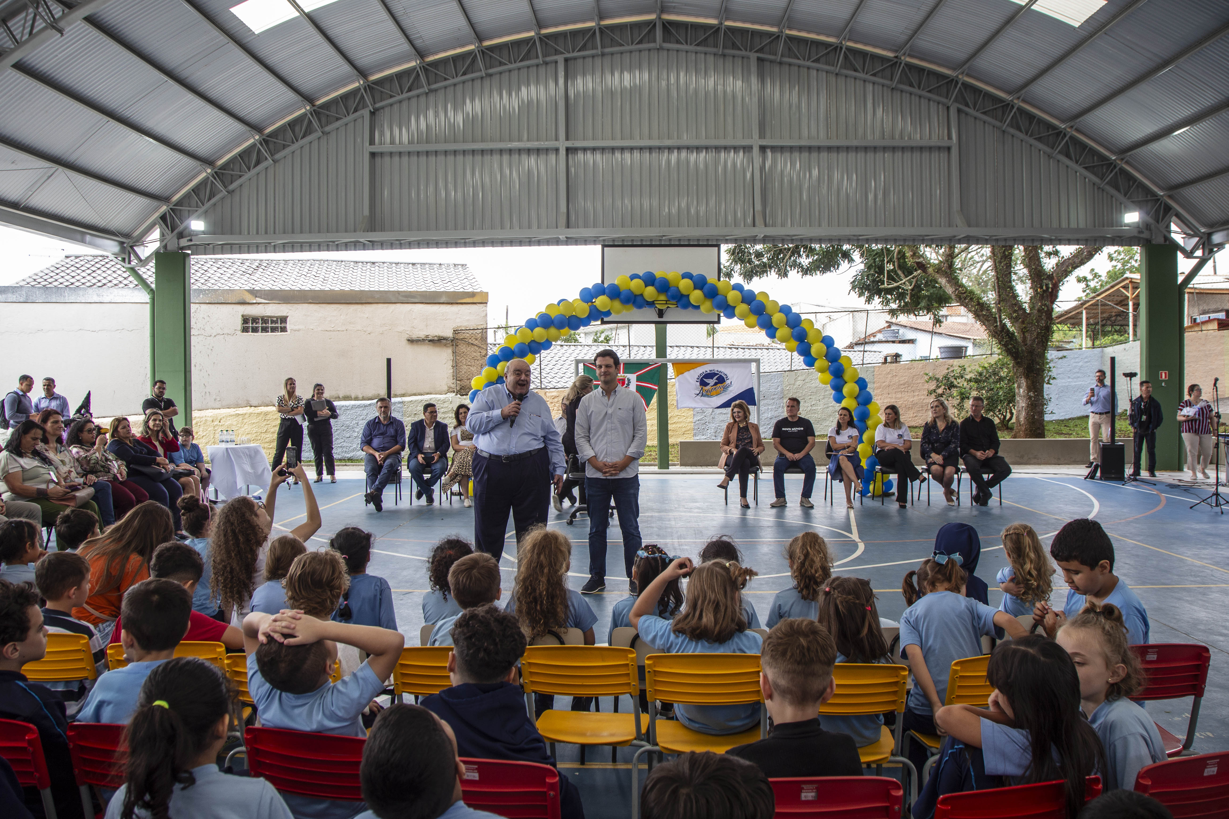 Nova quadra coberta vai atender 200 estudantes de escola municipal de ...