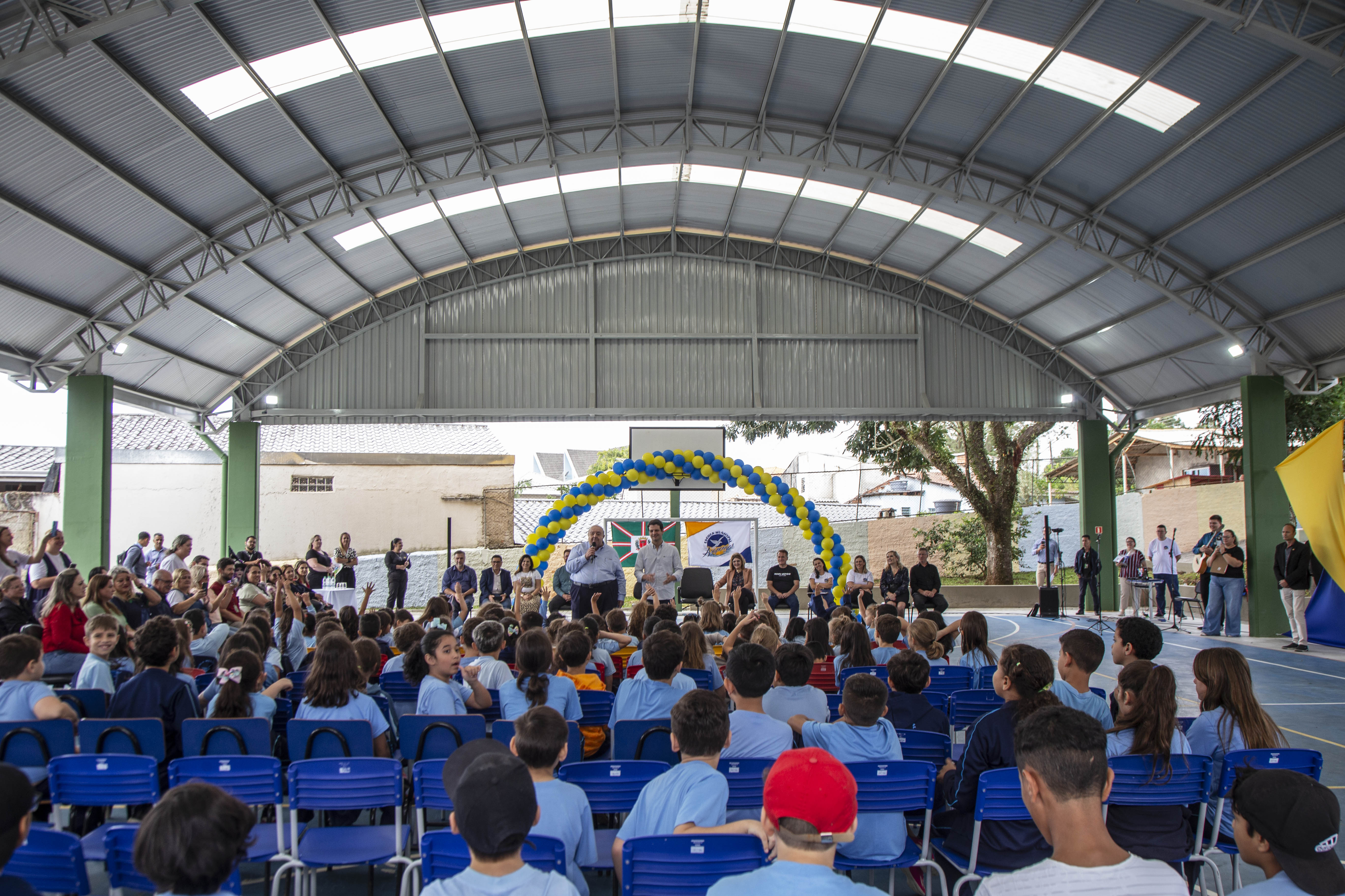 Nova quadra coberta vai atender 200 estudantes de escola municipal de ...