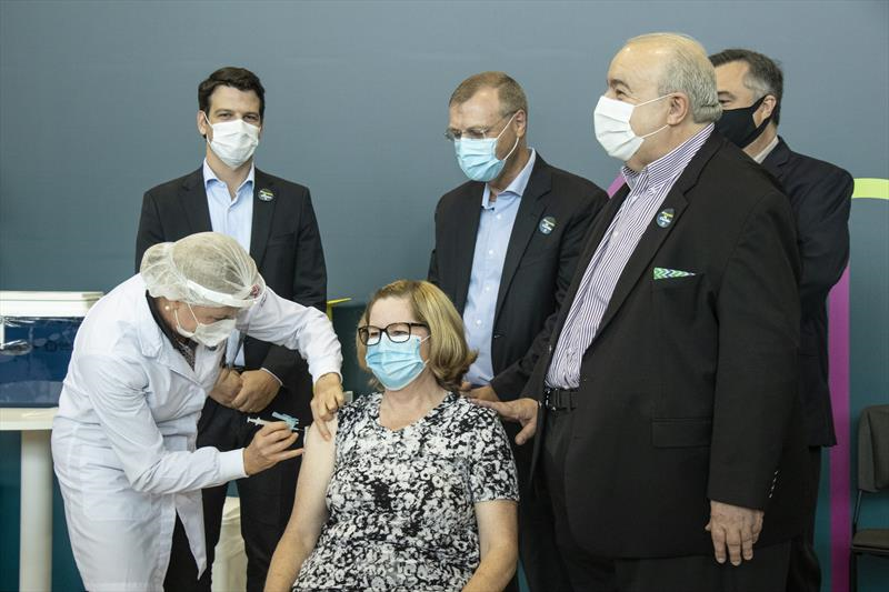 Há três anos Curitiba iniciava a vacinação contra a covid-19 e mudava o ...