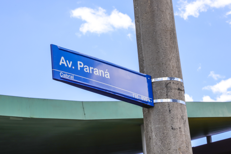 Curitiba está ganhando novas placas de ruas; já foram instaladas 9.518 ...