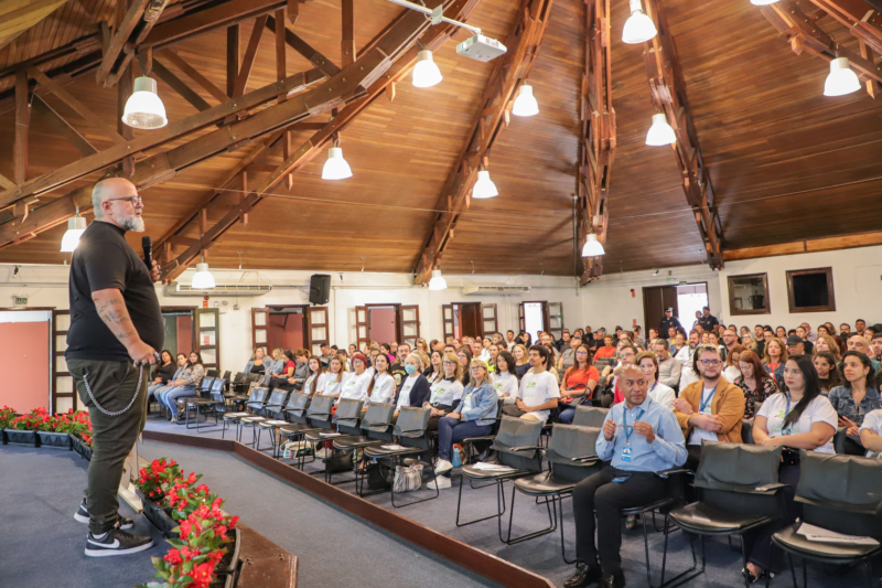 Central 156 de Curitiba completa 40 anos de atendimento ao cidadão, com ...